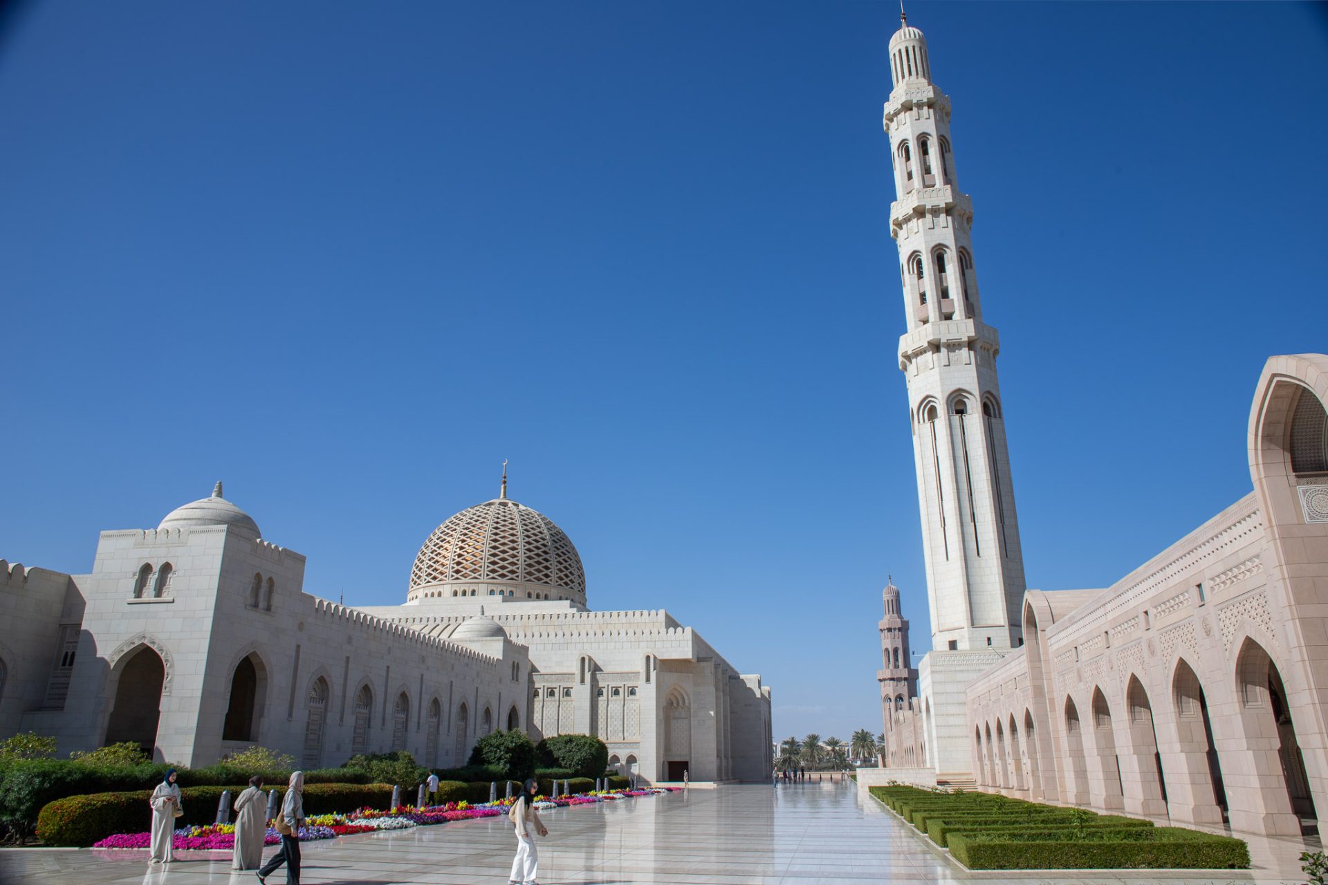 Oman: Muscat - The Sultan Qaboos Great Mosque - Hoblets On The Go