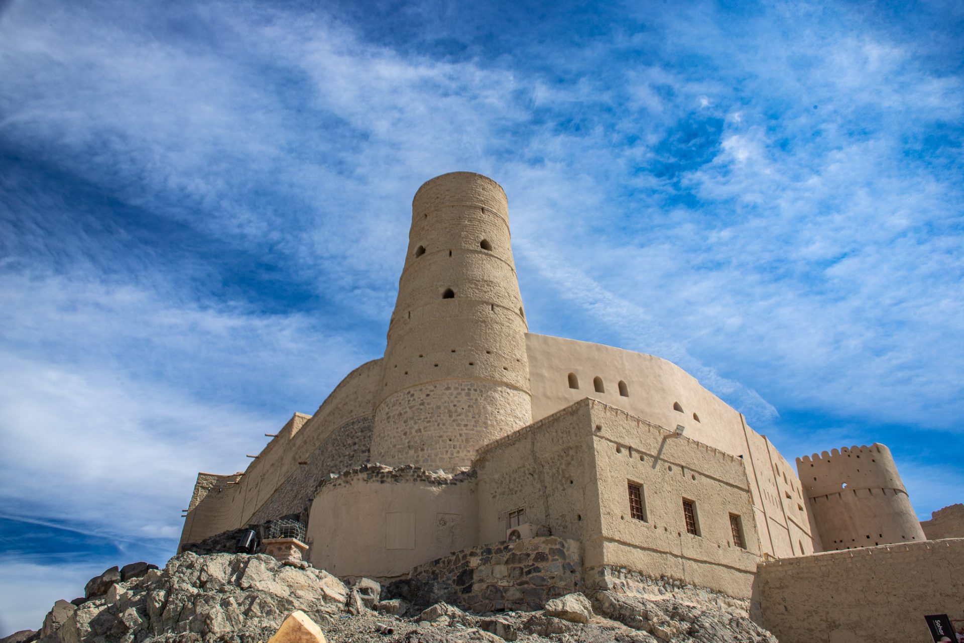 Oman: Bahla Fort and Grand Mosque - Hoblets On The Go