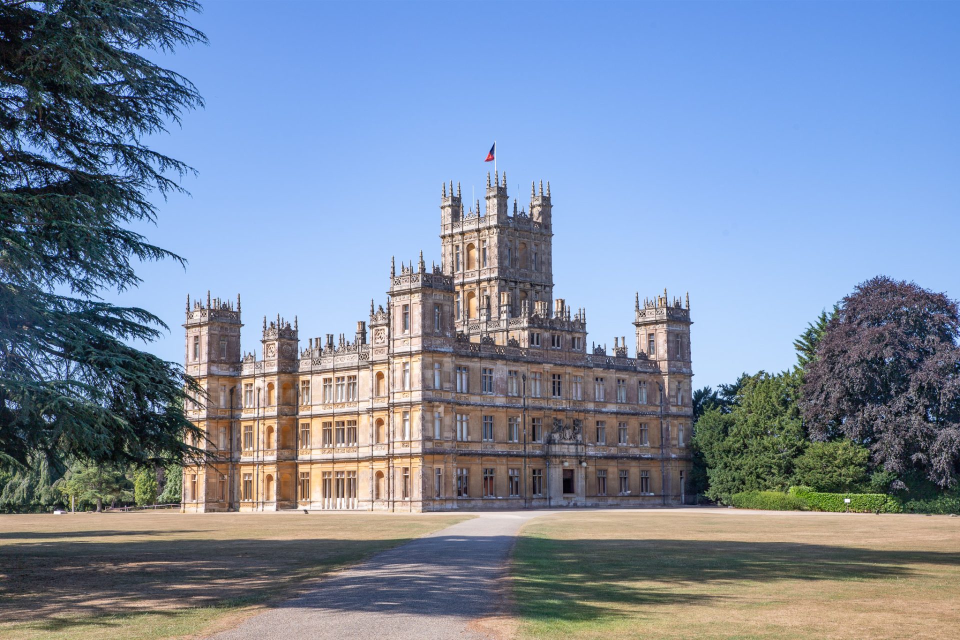 Highclere Castle: Discover the Majestic Filming Location of Downton ...